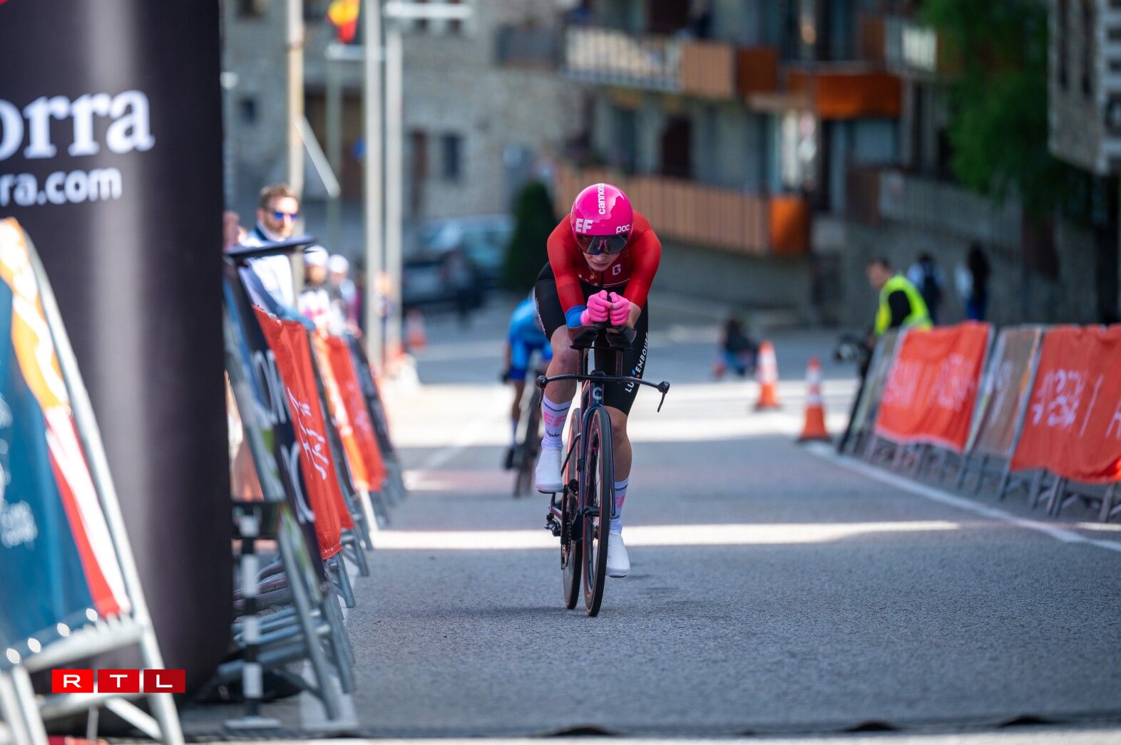 Spiller vun de klenge Länner: 1. Dag: Gold am Cyclissem, Karate, Judo, Dëschtennis, Schwammen an ...